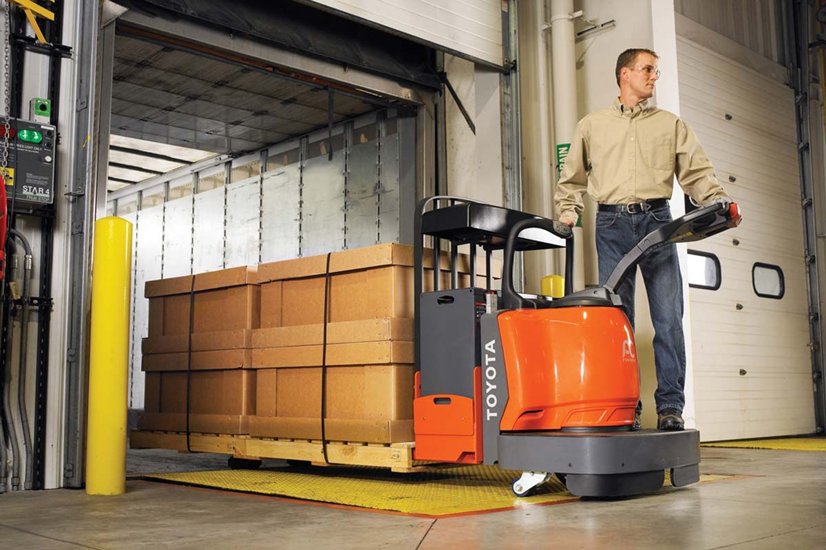 Palletways London invests in electric pump trucks for home deliveries