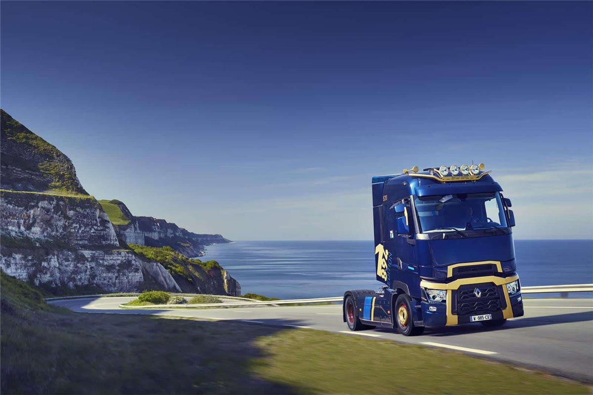 Trevor Sandiford Ltd selects Renault Trucks for fleet | Facts