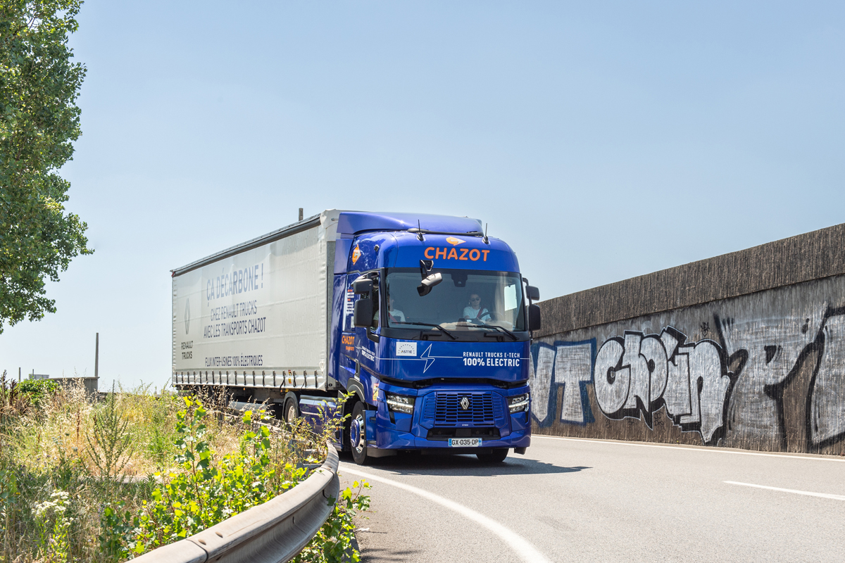 Renault Trucks electrifies its in-house logistics | Facts