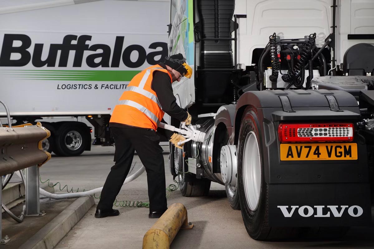 Twenty new FH Aero Gas-Powered trucks for Buffaload | Facts