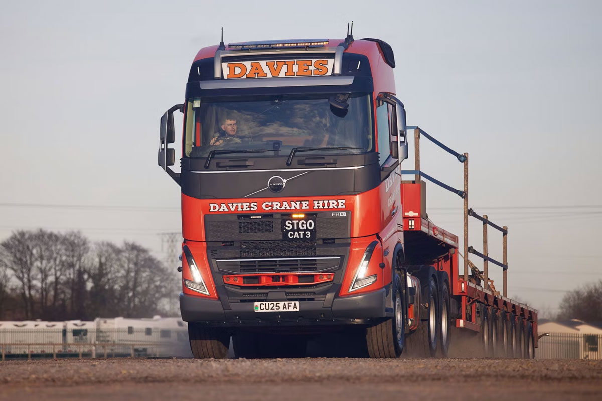 Davies Crane Hire returns to Volvo | Facts