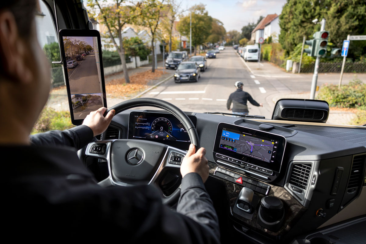 Benz Trucks assistance systems for better protection | Facts